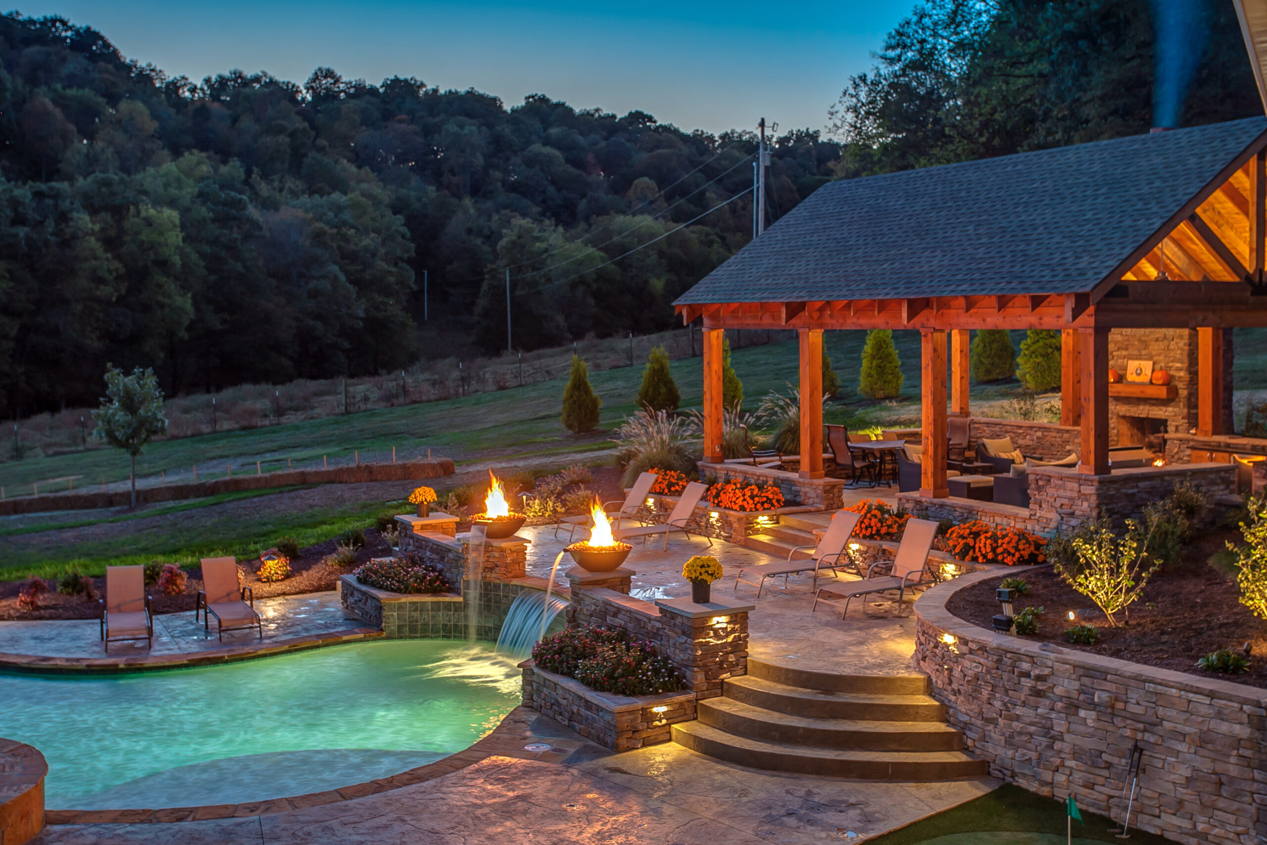 Make the Most of Your Outdoor Kitchen this Fall! - Peek Pools & Spas ...